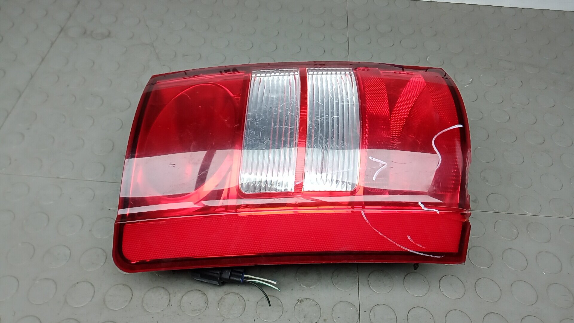 Фонарь задний левый CHRYSLER VOYAGER 5