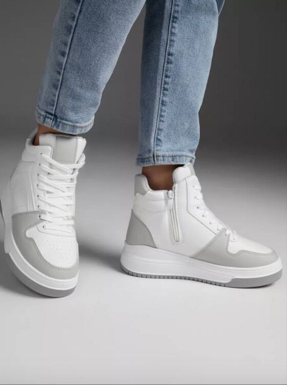 Кроссовки женские