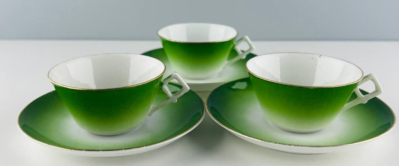 Бид. Старинные чайные пары из набора детской посуды. Фарфор М. С. Кузнецова. Российская империя, 1900-е.