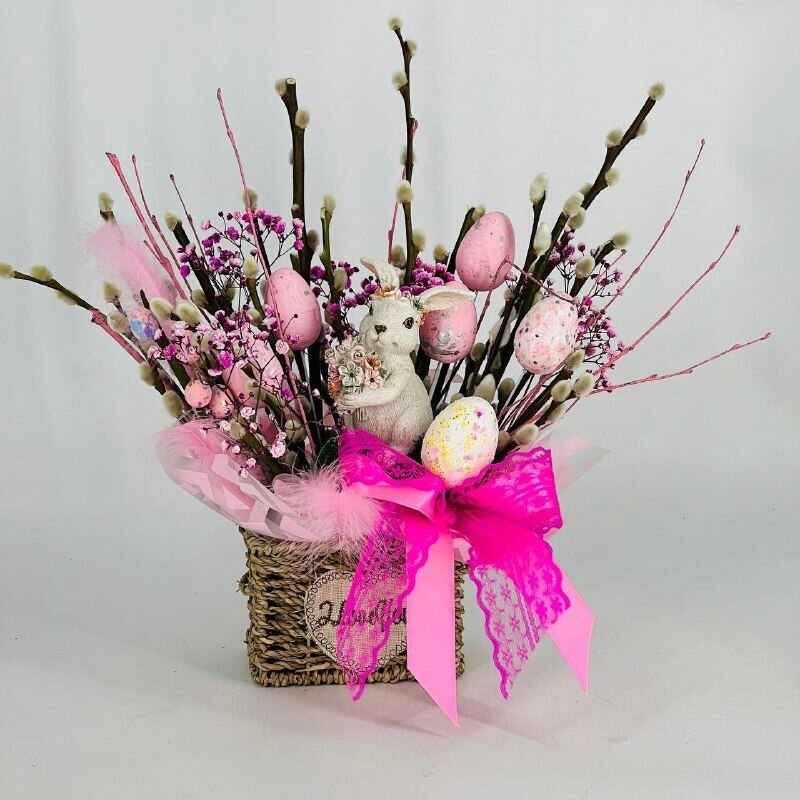 Пасхальная композиция из живой вербы и гипсофилы