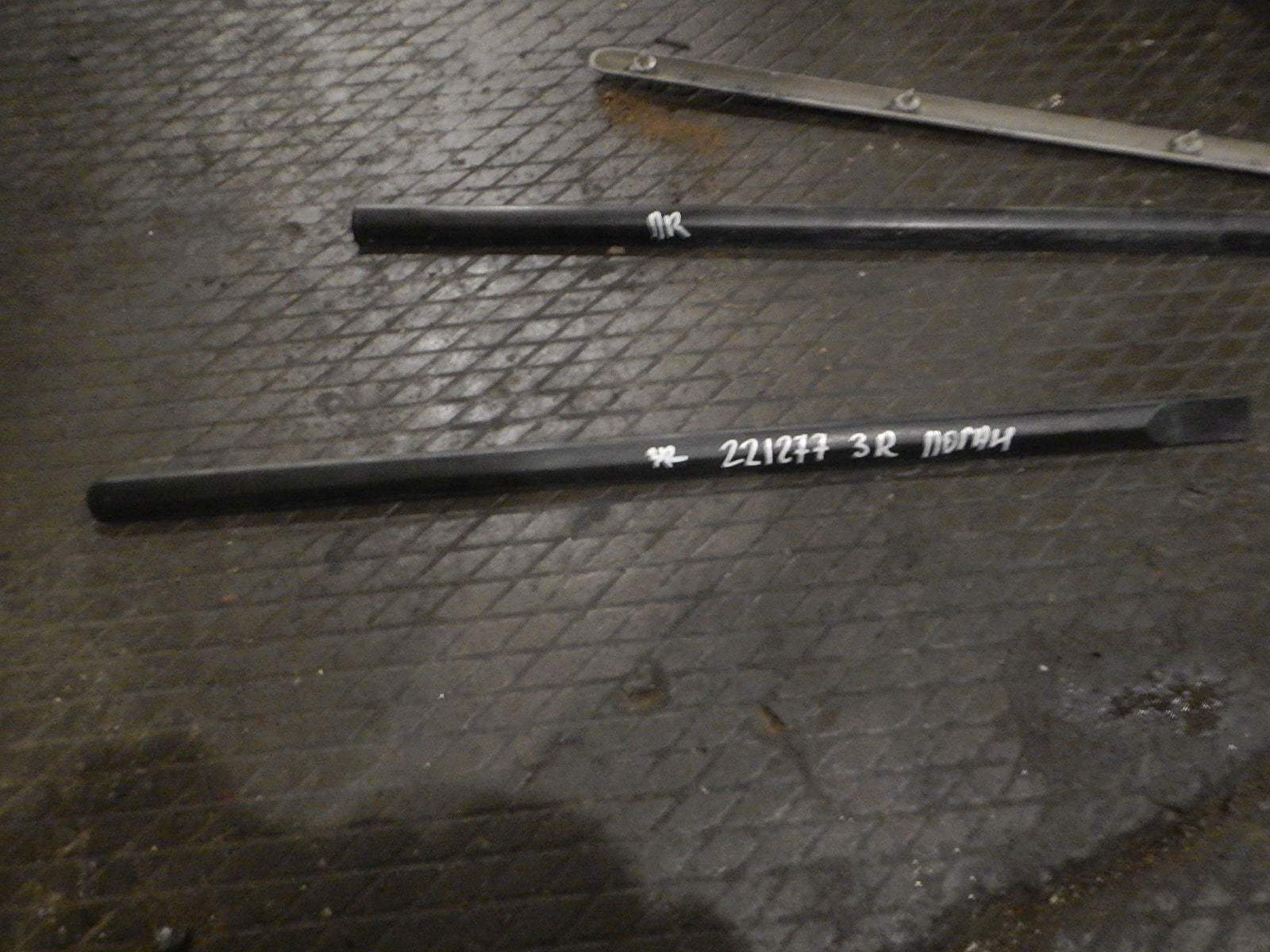 Б/У Молдинг двери задней правой, Renault (Рено)-LOGAN (05-) RENAULT LOGAN (05-) с разбора царапины 221277 RENAULT арт. 82...