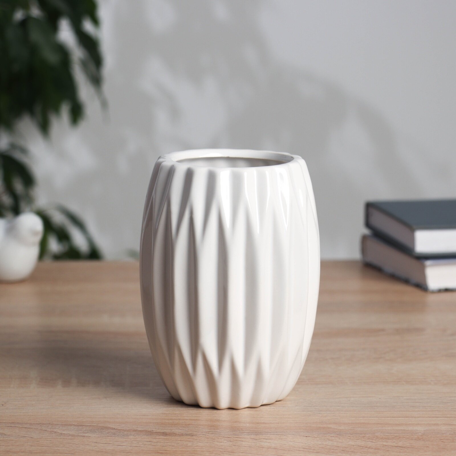 Ваза «Тьяго», грани, 14×9.5 см, керамика, белая