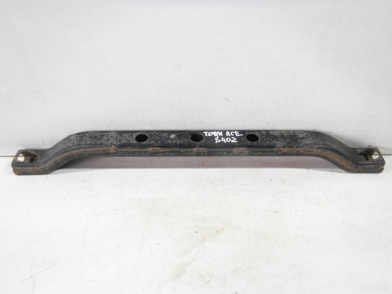 Балка передняя поперечная Toyota Town Ace V (2008—2025) 51207BZ010