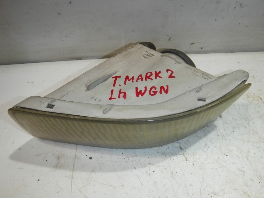 Фара противотуманная левая Toyota Mark II 8122133050