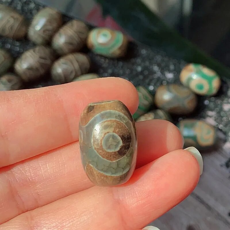 Натуральные тибетские агатовые бусины Дзи Aura Myria Three Eyes