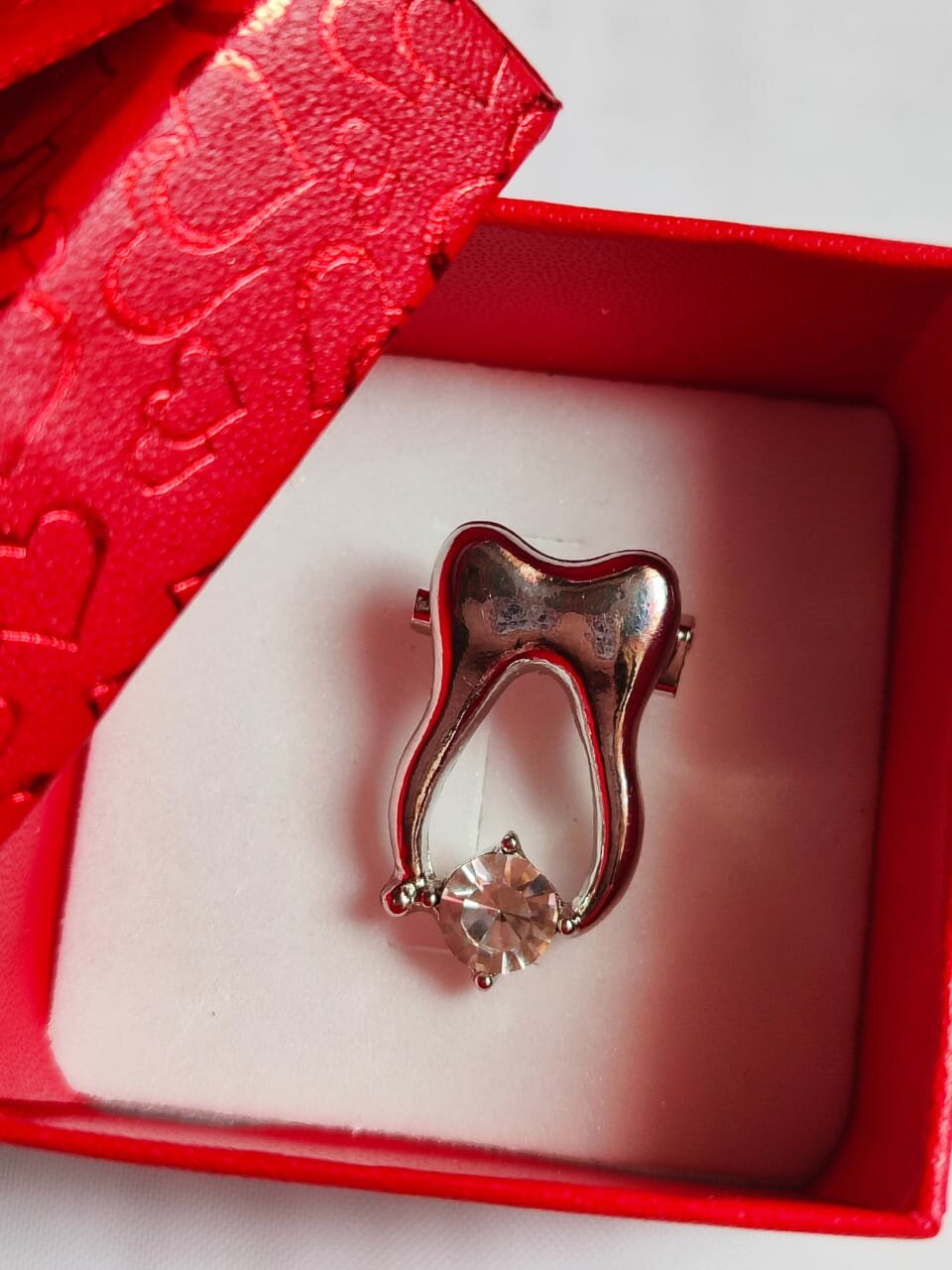 Брошь, стразы