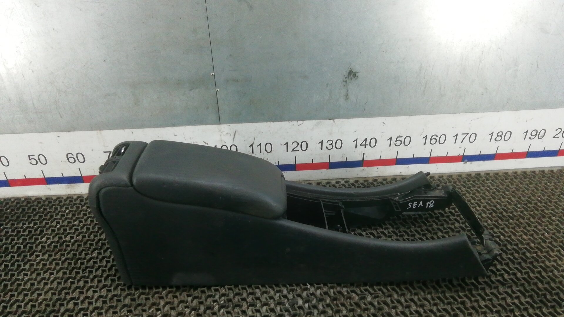 Подлокотник центральный MERCEDES BENZ C-CLASS W203, Номер a2036831508