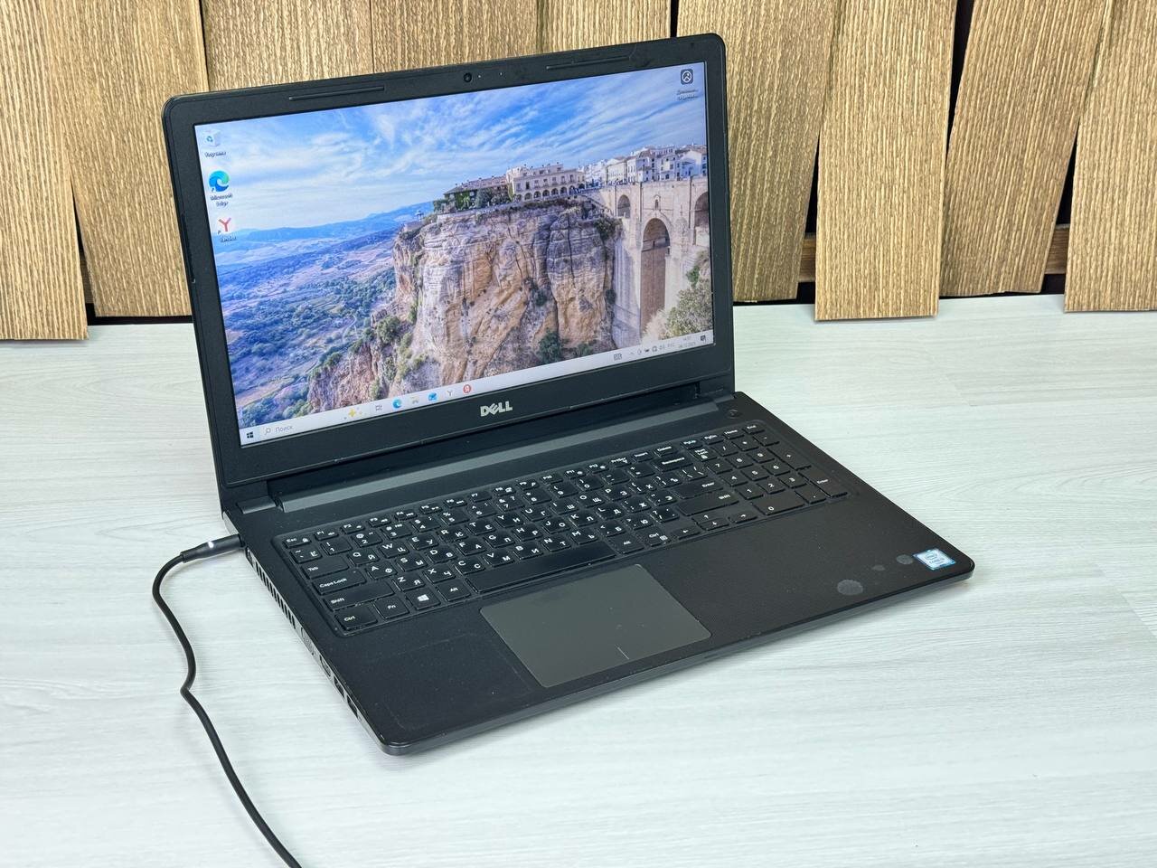 Ноутбук DELL Vostro 15-3268 Core i3 6006U 1,70 GHz/8G/SSD 240Gb/DVD-RW/Win10 15,6", батарея 80мин