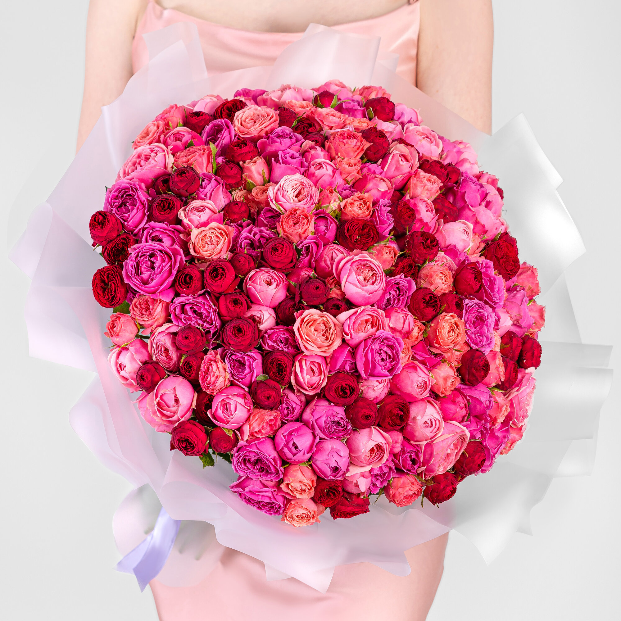 Букет "Мегацвет24", 101 пионовидная роза, микс, дизайнерская упаковка