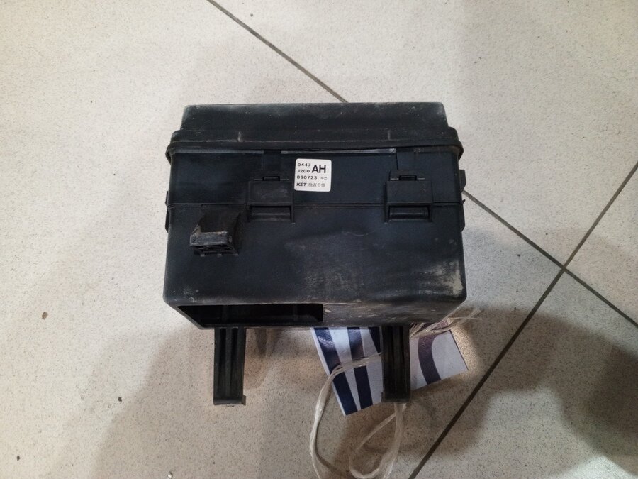 Блок предохранителей подкапотный от Chevrolet Lacetti J200 2003-2013