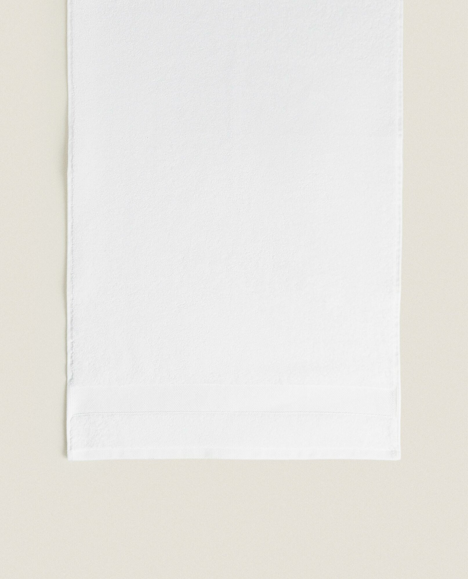 Банное полотенце Premium из хлопка (600 г/м²), 90 x 150 cm , бежевый/белый. Бренд - Zara Home