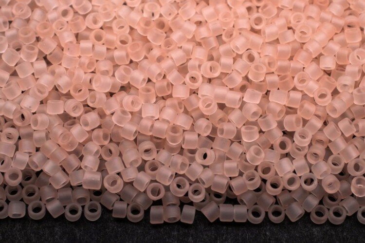 Бисер японский TOHO Treasure цилиндрический 11/0 #0011F розалин, матовый прозрачный, 5 грамм
