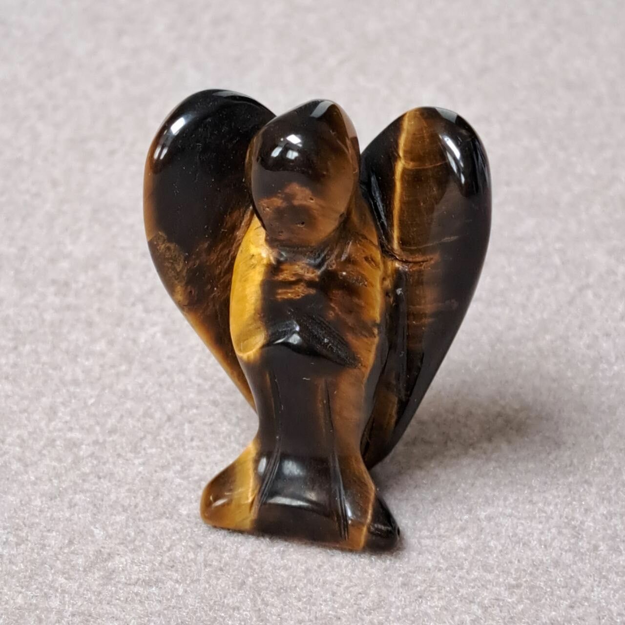 Статуэтка оберег и талисман эксклюзивный ангелочек из натурального Тигрового Глаза