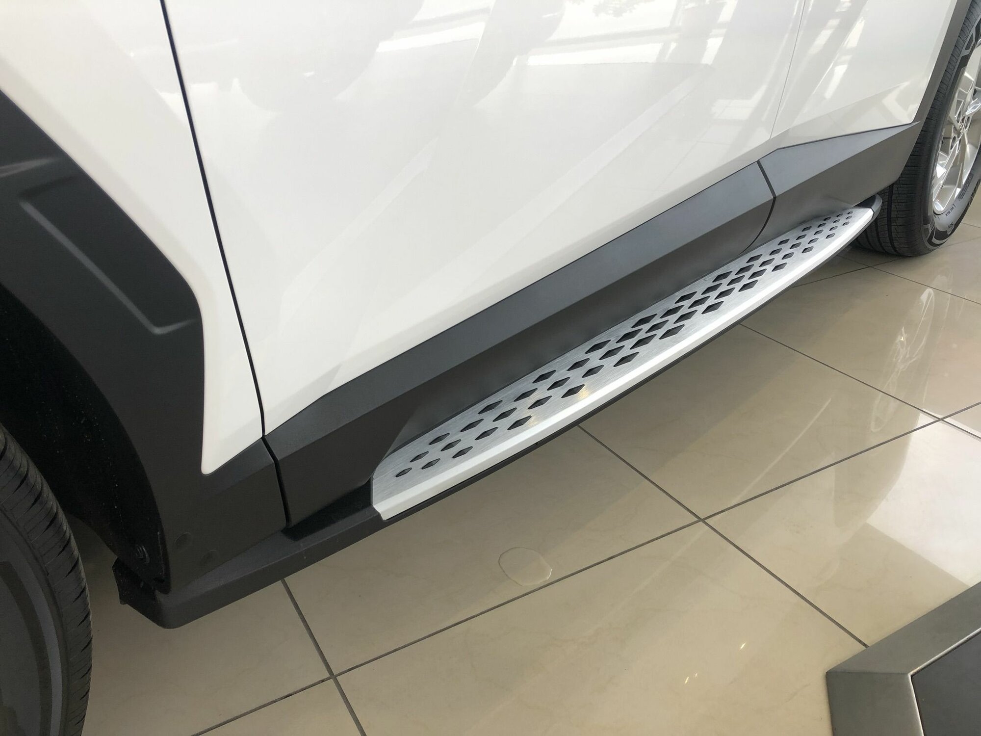 Боковые пороги OEM Стиль для Hyundai Tucson 2021+, черный/серебристый