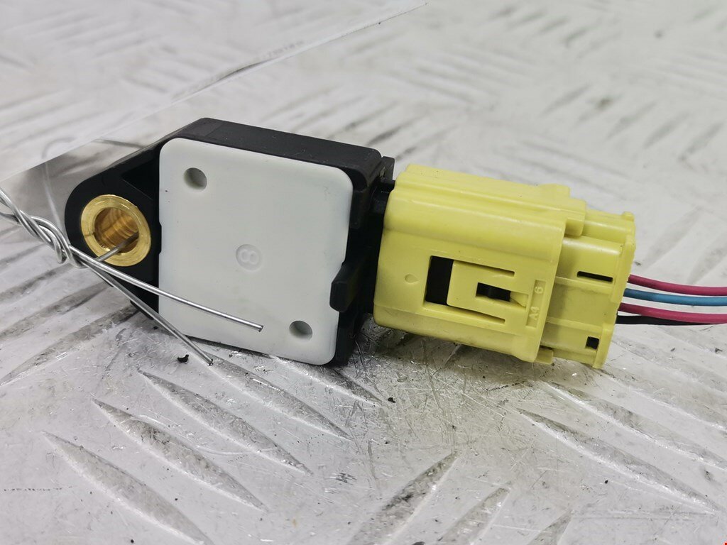 Датчик удара Toyota Yaris 2 898310H010 арт. 1635728
