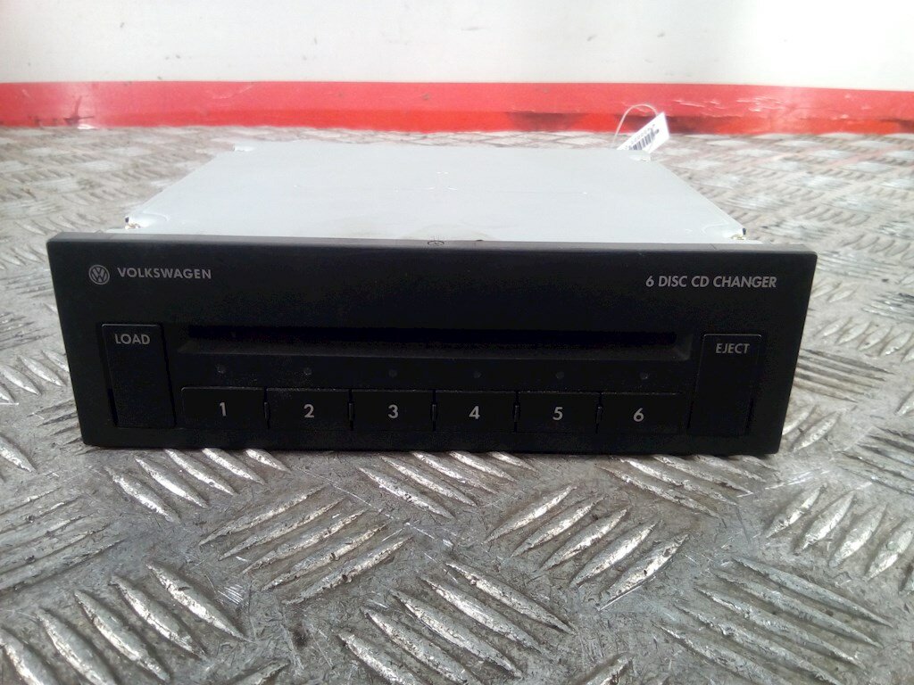 Чейнджер компакт дисков Volkswagen Passat 5 GP 3B7057110 арт. 501581