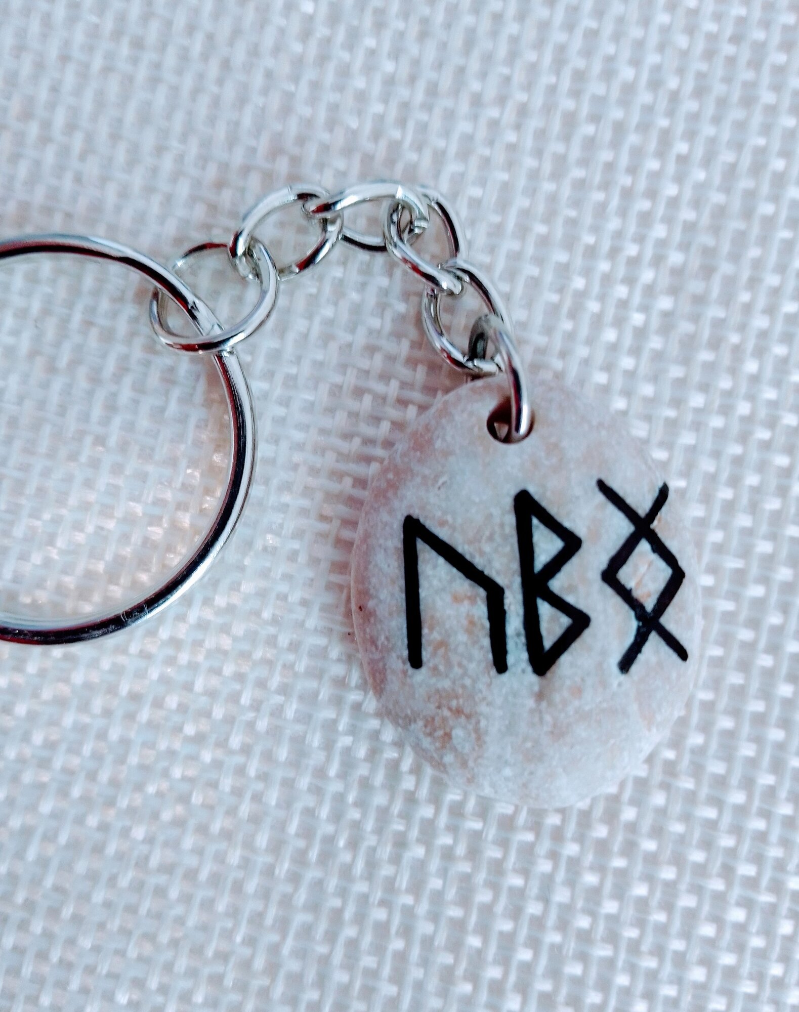 Талисман на Любовь, брелок, ручная работа, камень, гравировка, цвет розовый