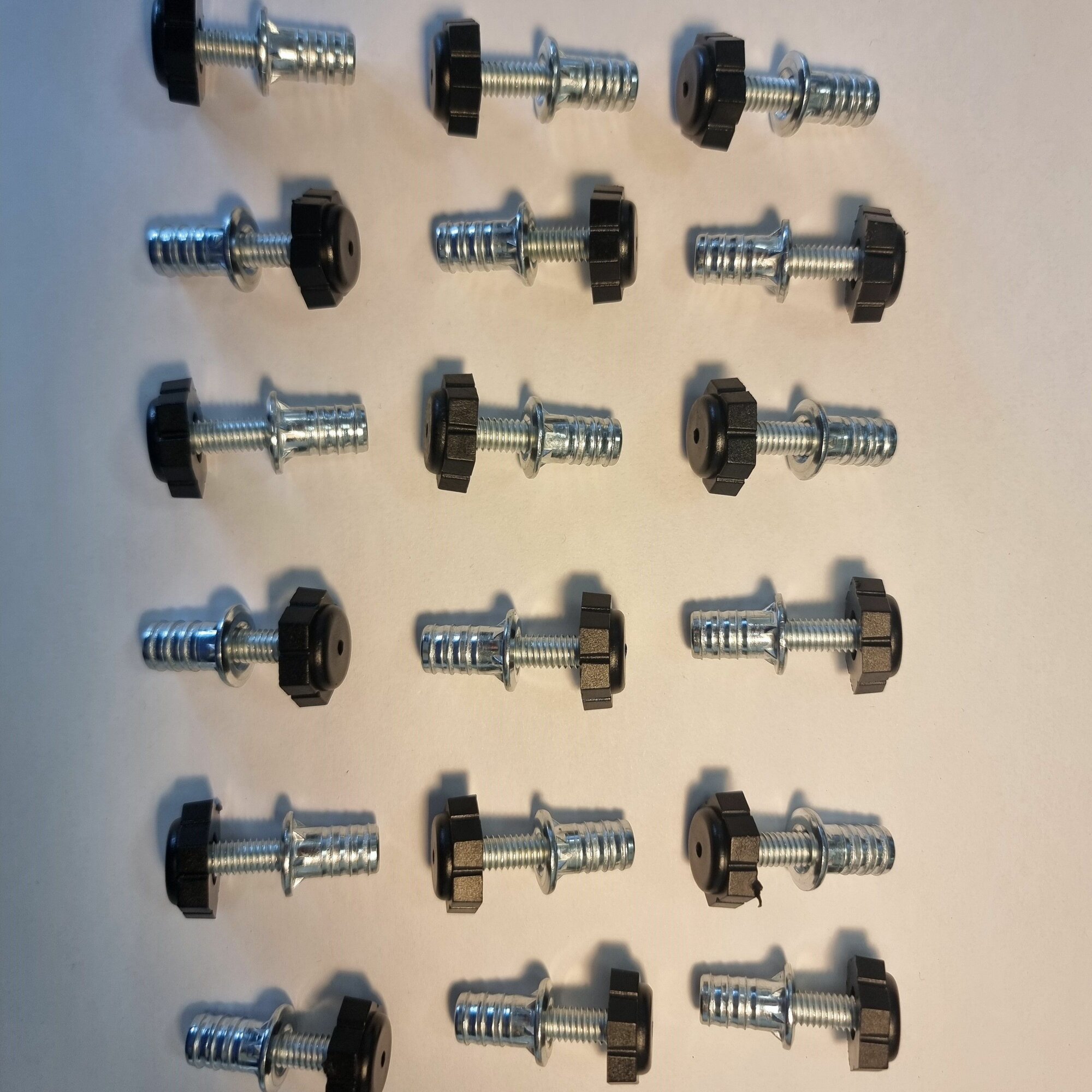 Опора регулируемая для столов M6x17 мм, черный пластик и бусола M6 внутренний, d8 внешний