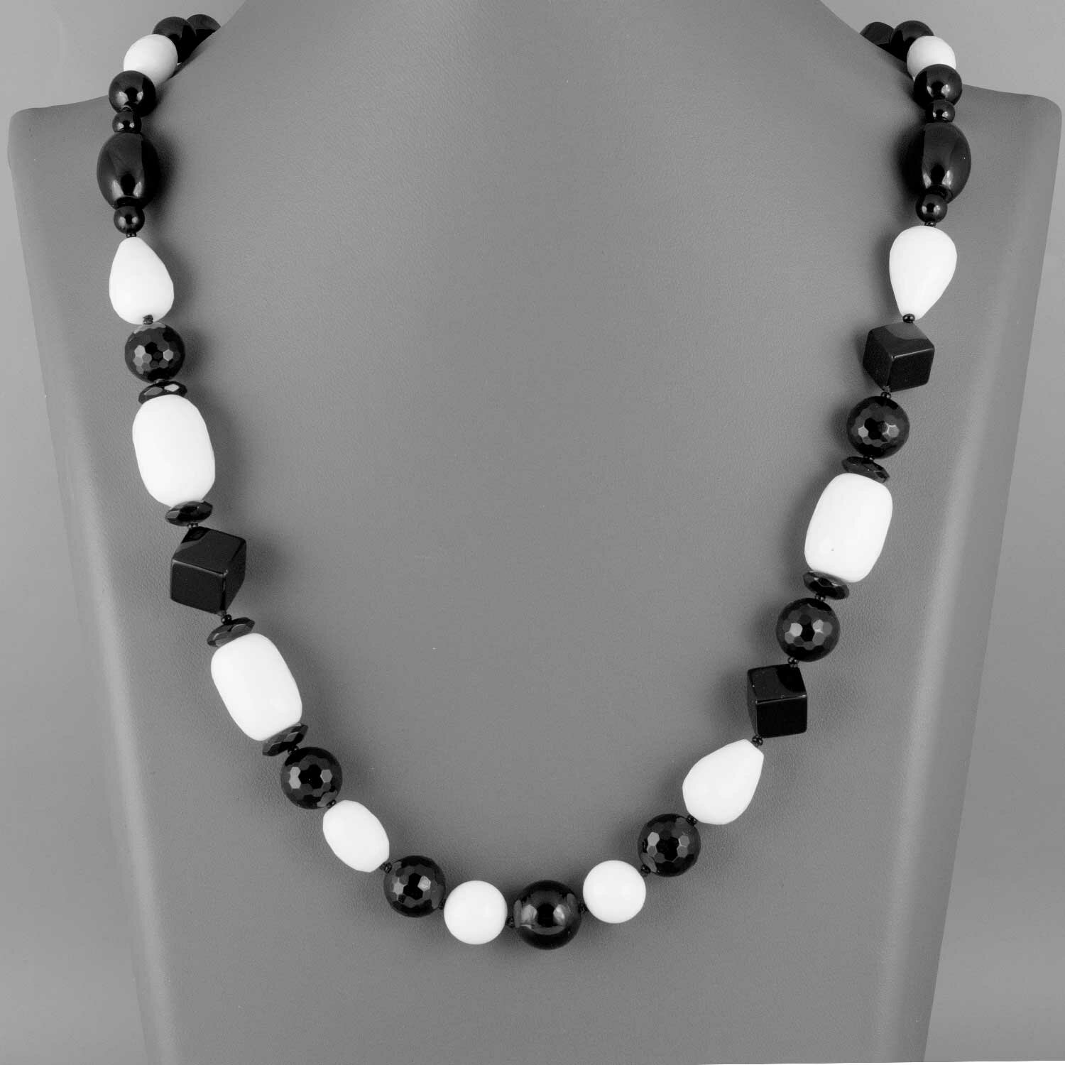 Бусы, оникс