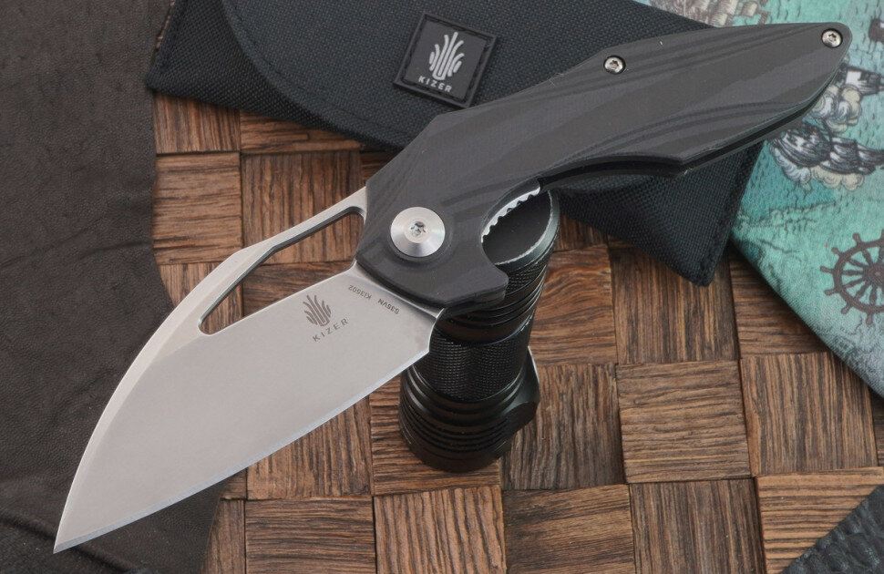 Брутальный складной нож Kizer Knives Minitherium сталь S35VN, карбон
