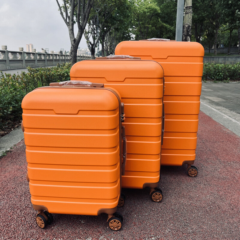 Комплект чемоданов