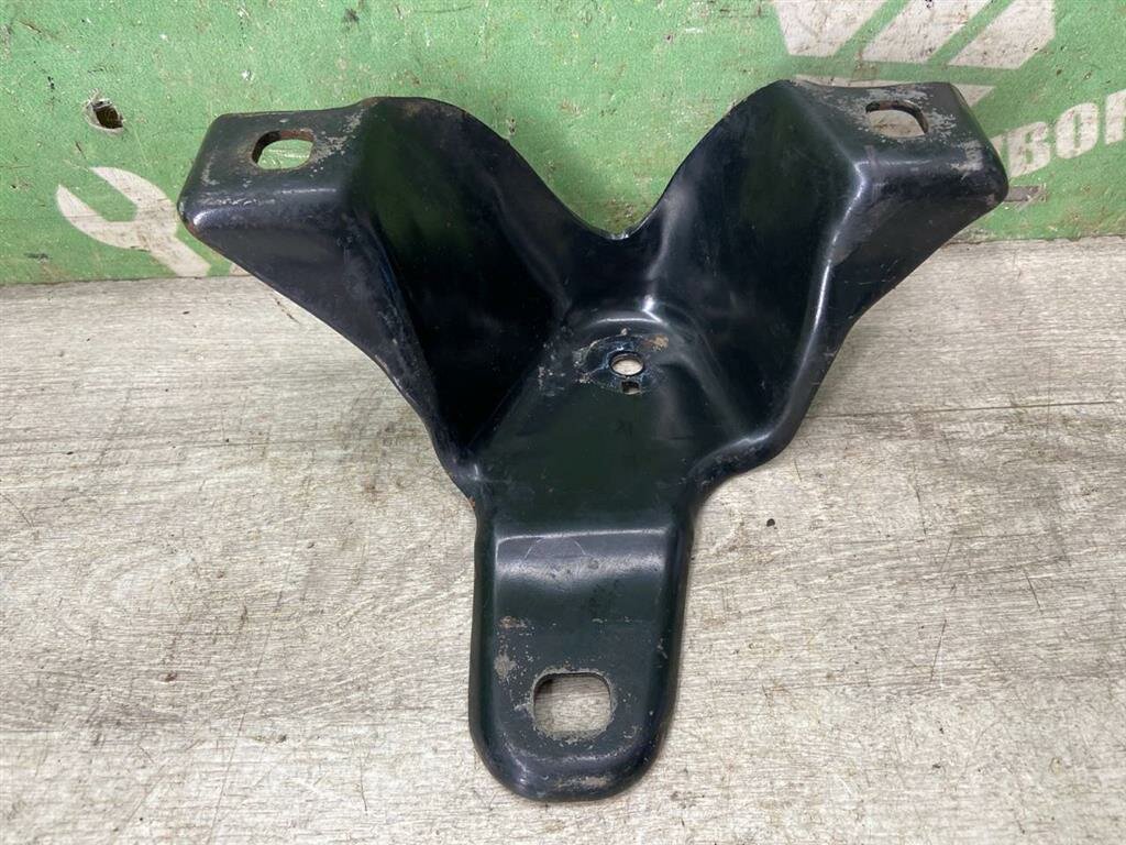 Кронштейн двигателя правый Ford Focus 1 1998-2004