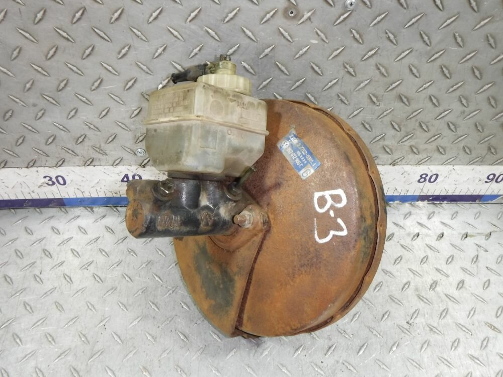 Вакуумный усилитель тормозов VW Passat B3 357612105C