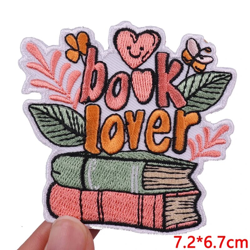 Вышитая нашивка "Book Lover" с книгами, PE10316CT