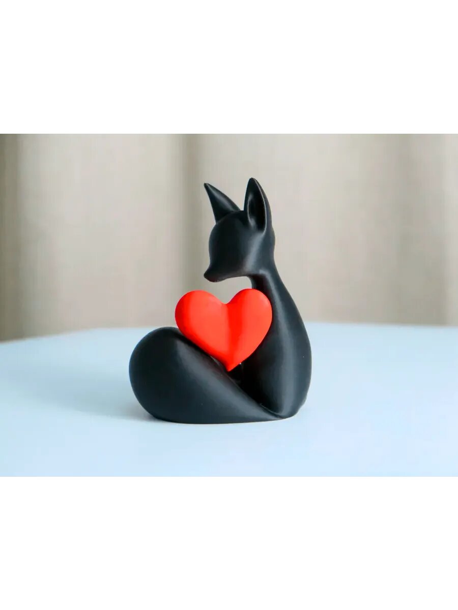 Фигурка Лисы с сердцем
