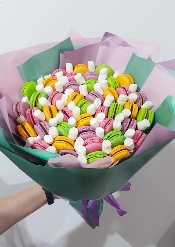 Сладкий букет из макарун