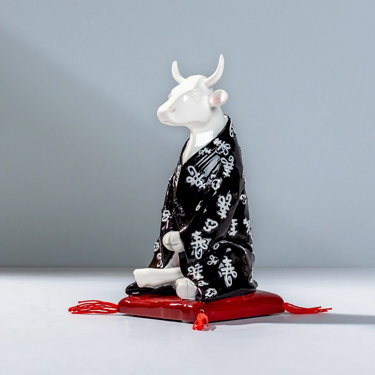 Коллекционная статуэтка корова для декора интерьера