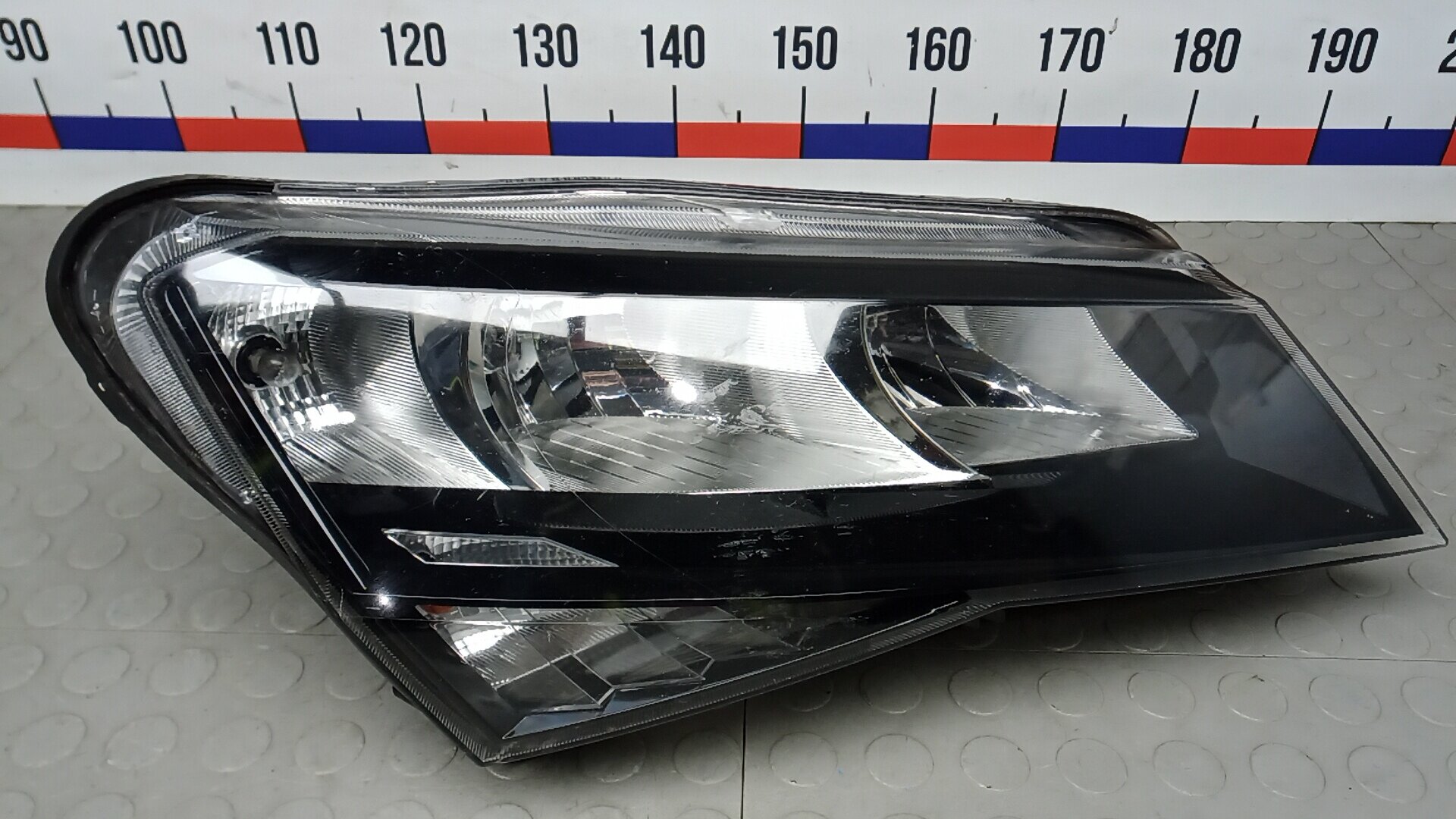 Фара правая SKODA SUPERB 3, Номер 3V2941016