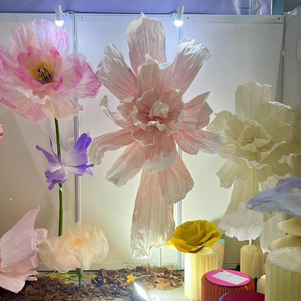 Свадебный фон, гигантские бумажные цветы, искусство из мятой бумаги, ручная работа для свадебного оформления, декорация для окон, искусственные цветы, сценическое оформление
