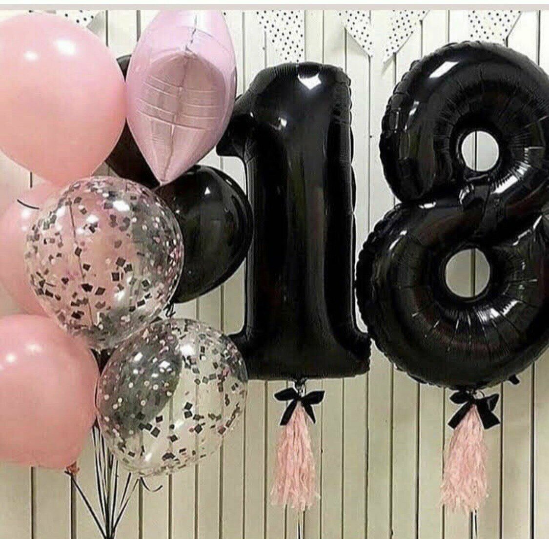 Черные цифры и фонтан