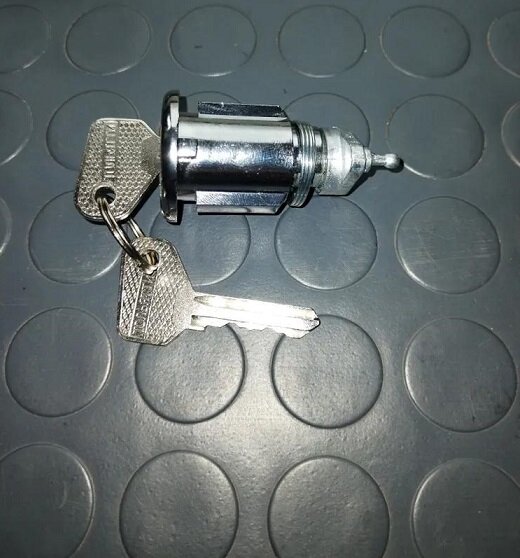 Личинка замка двери с ключом ИЖ-2126