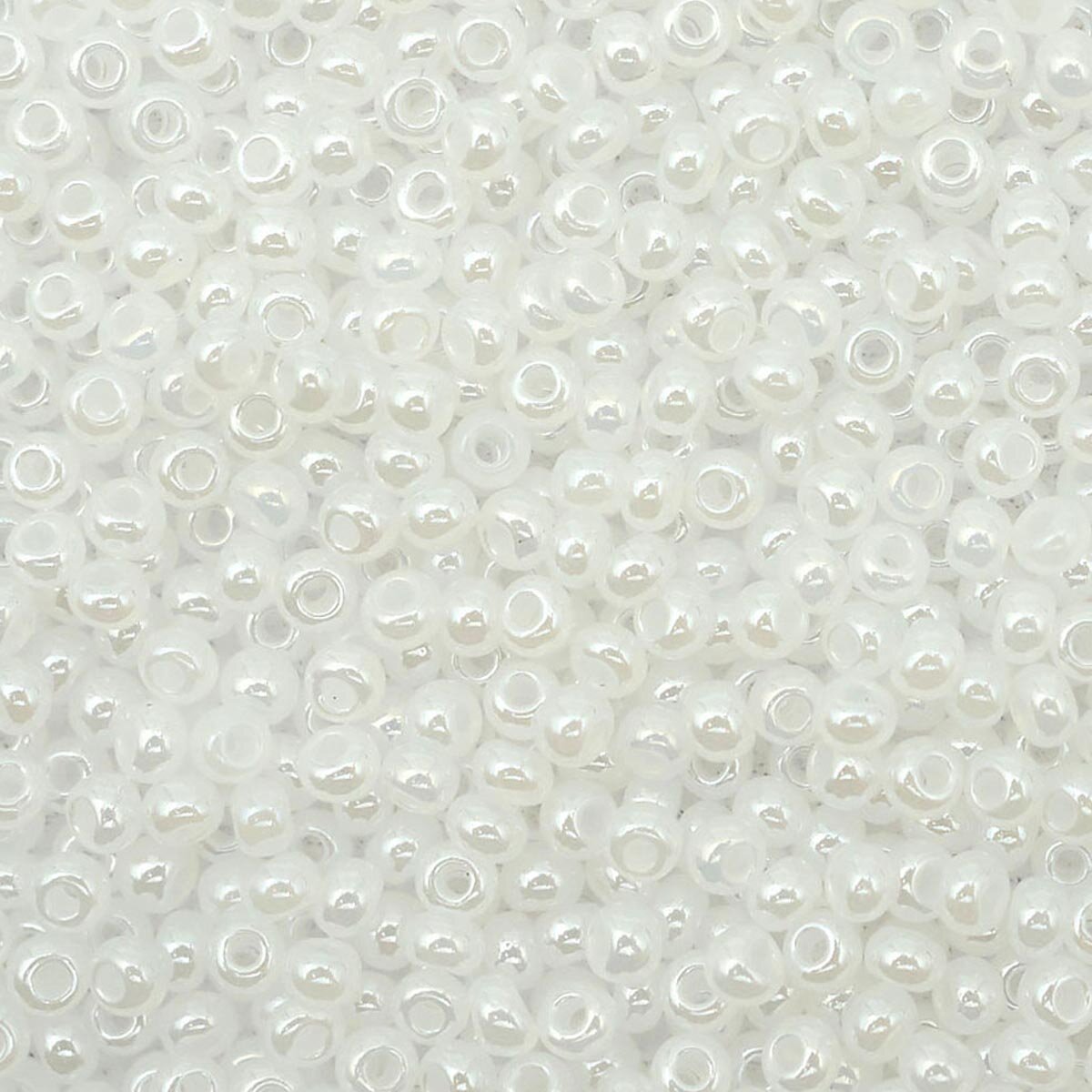 Бисер Preciosa 57102 непрозрачный белый перламутровый (10/0) 2.3 мм, 5 г, цена за 2 уп.
