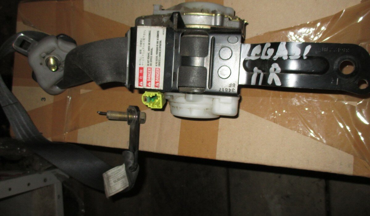 Ремень безопасности Legacy Outback (B12) Subaru