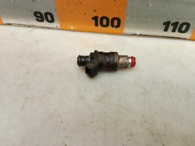 Б/У Форсунка топливная Land Rover Range Rover 1997 2, P38A 372605 LAND ROVER арт. ERR722