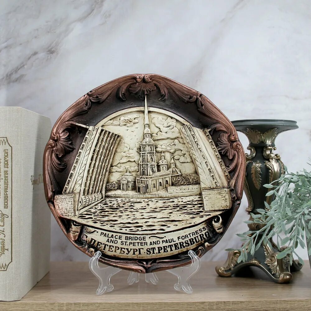 Сувенирная Тарелка Панно на подставке Дворцовый мост , рельефная , 23.5 см , ручная роспись , гипс , настенная