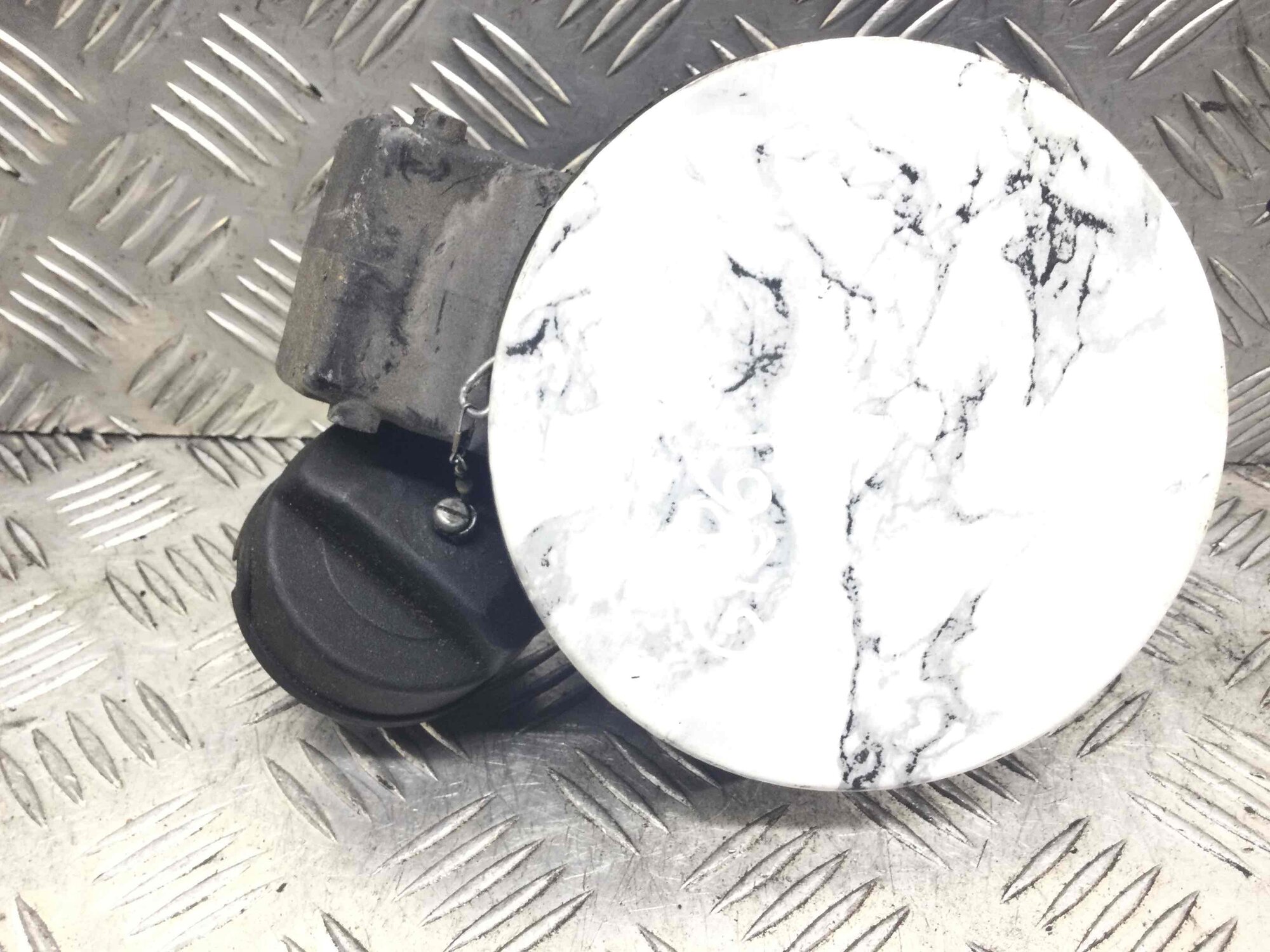 Б/У Лючок топливного бака Volkswagen Golf 4 поколение (1997-2004) 2000 г.