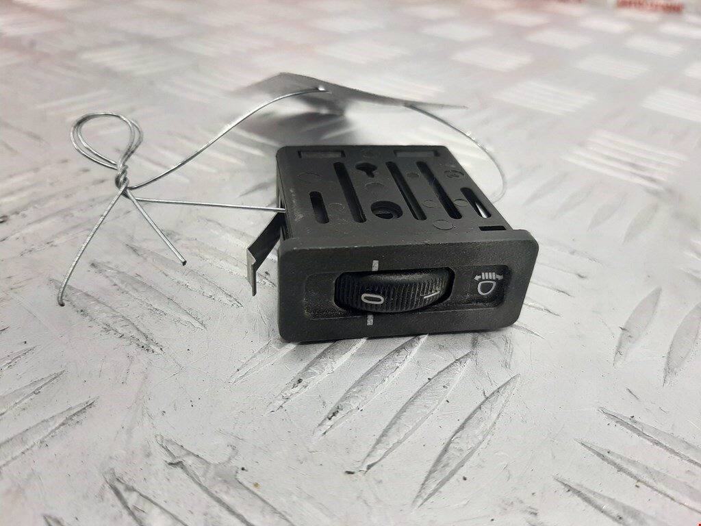 Кнопка корректора фар BMW 3-Series (E36) 61318360883 арт. 773079
