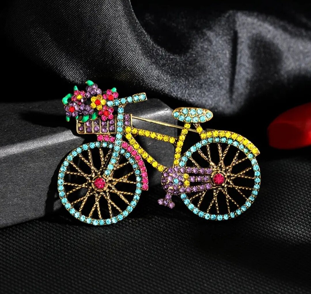 Брошь, стразы