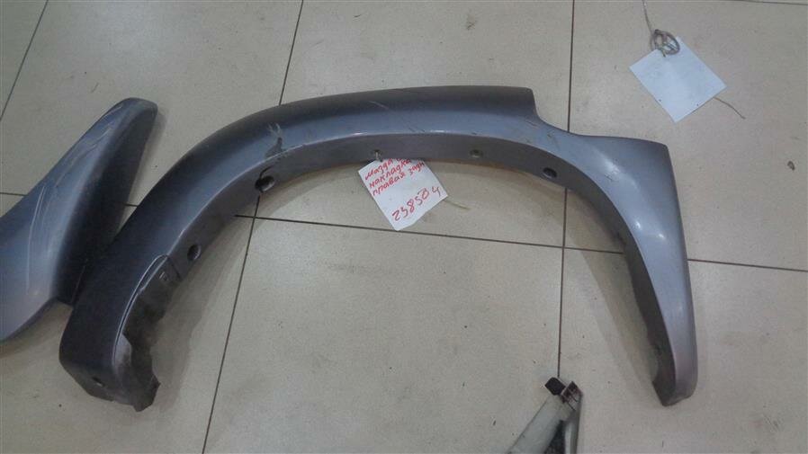 Накладка заднего крыла правого от Mazda BT-50 2006-2012