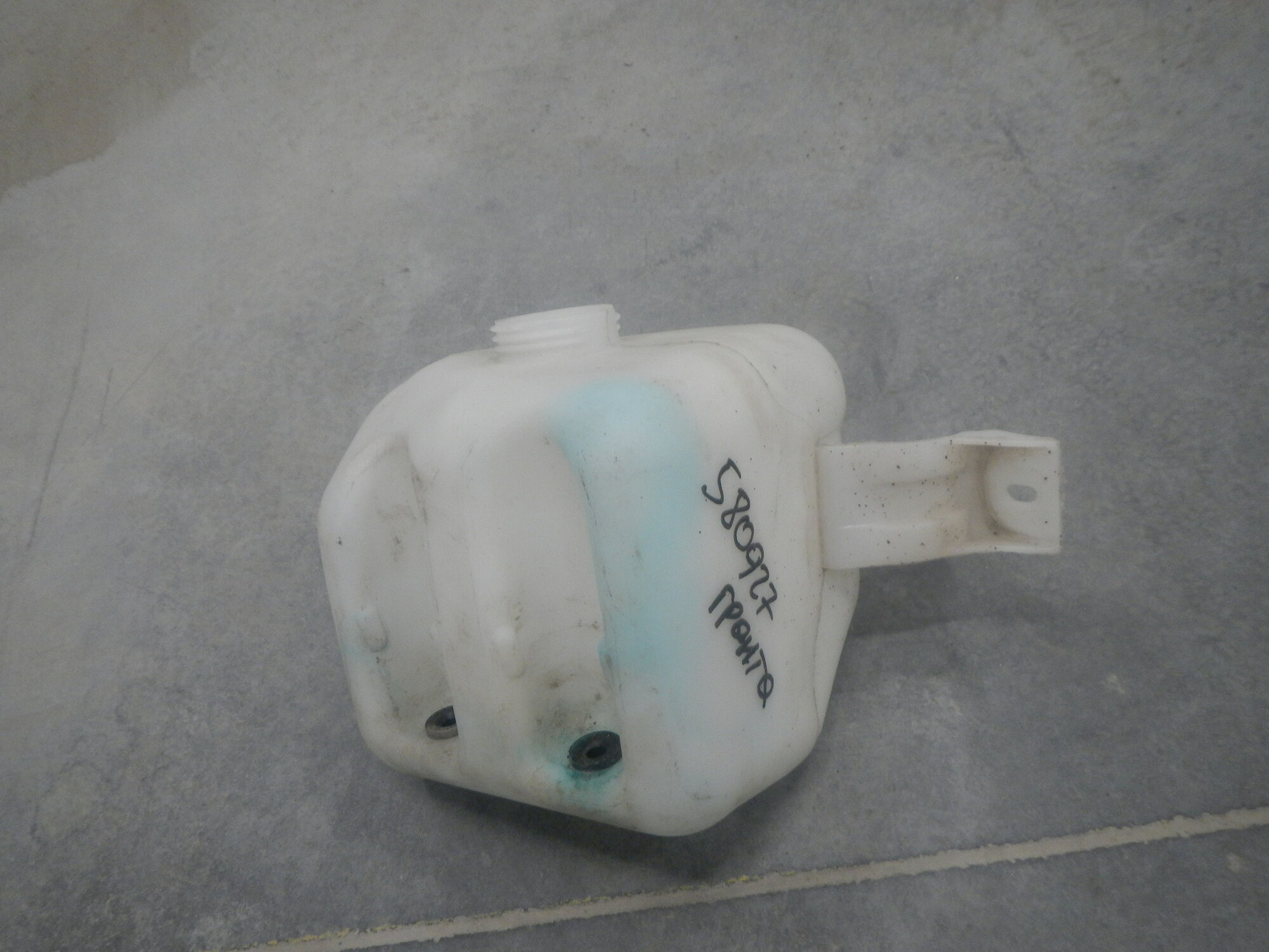 Б/У Бачок омывателя лобового стекла, ВАЗ (VAZ)-LADA GRANTA (гранта) FL (18-) LADA GRANTA (Гранта) FL (18-) Задиры. 58092...