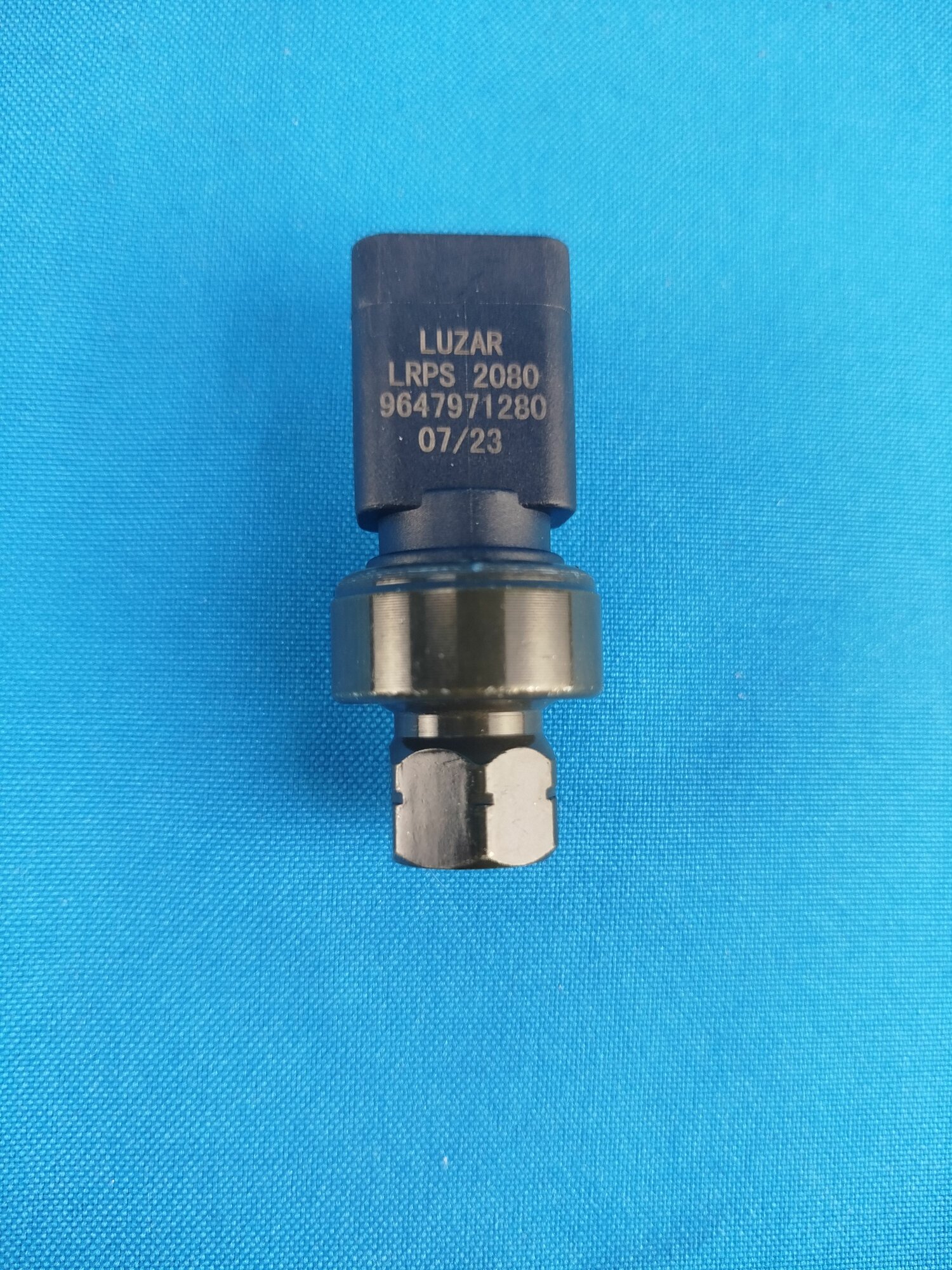 Датчик давления хладагента "LUZAR" для автомобилей Peugeot 308 07->, Citroen C4 04->