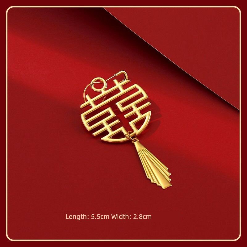 Новые декоративные элементы для свадебных туфель: красные шнурки, подвеска в виде свадебного героя, праздничная пряжка