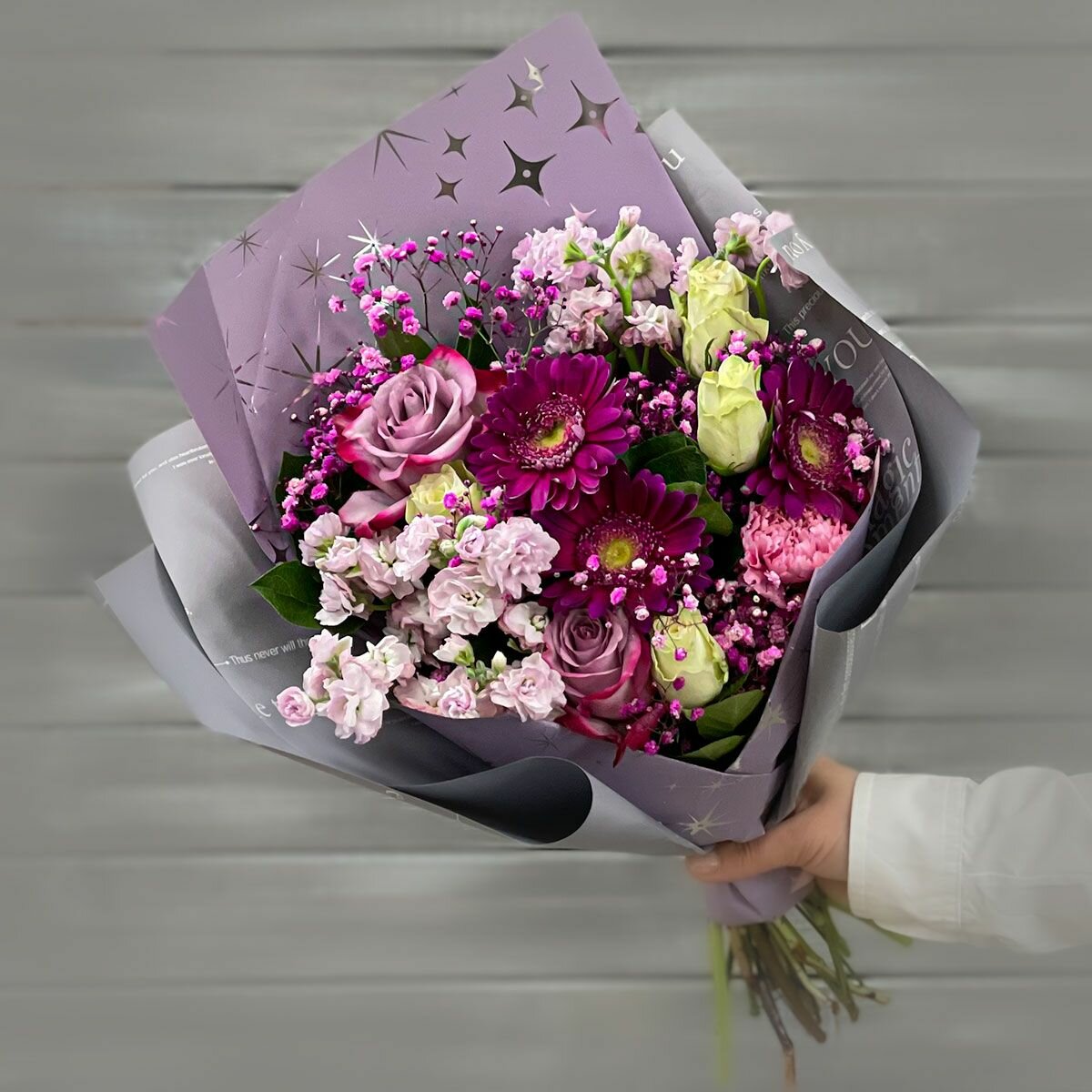 Букет Букет Маркет, гербера, маттиола, роза, 55 см, оберточная бумага, уникальный