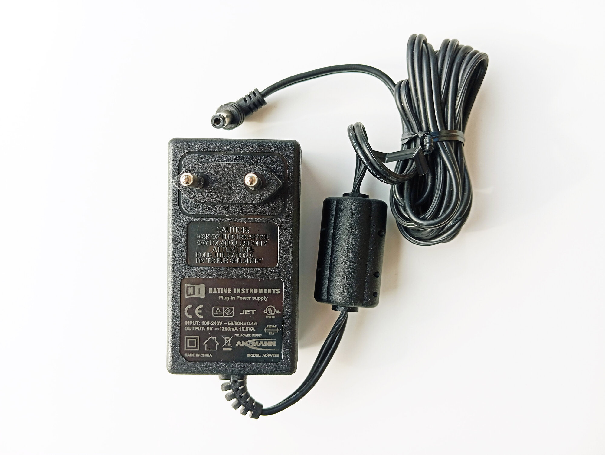 Блок питания Native Instruments 9V 1.2A ADPV62B