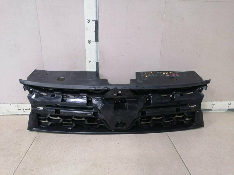Решетка радиатора Renault Duster 2012 кат.номер: 623103564R