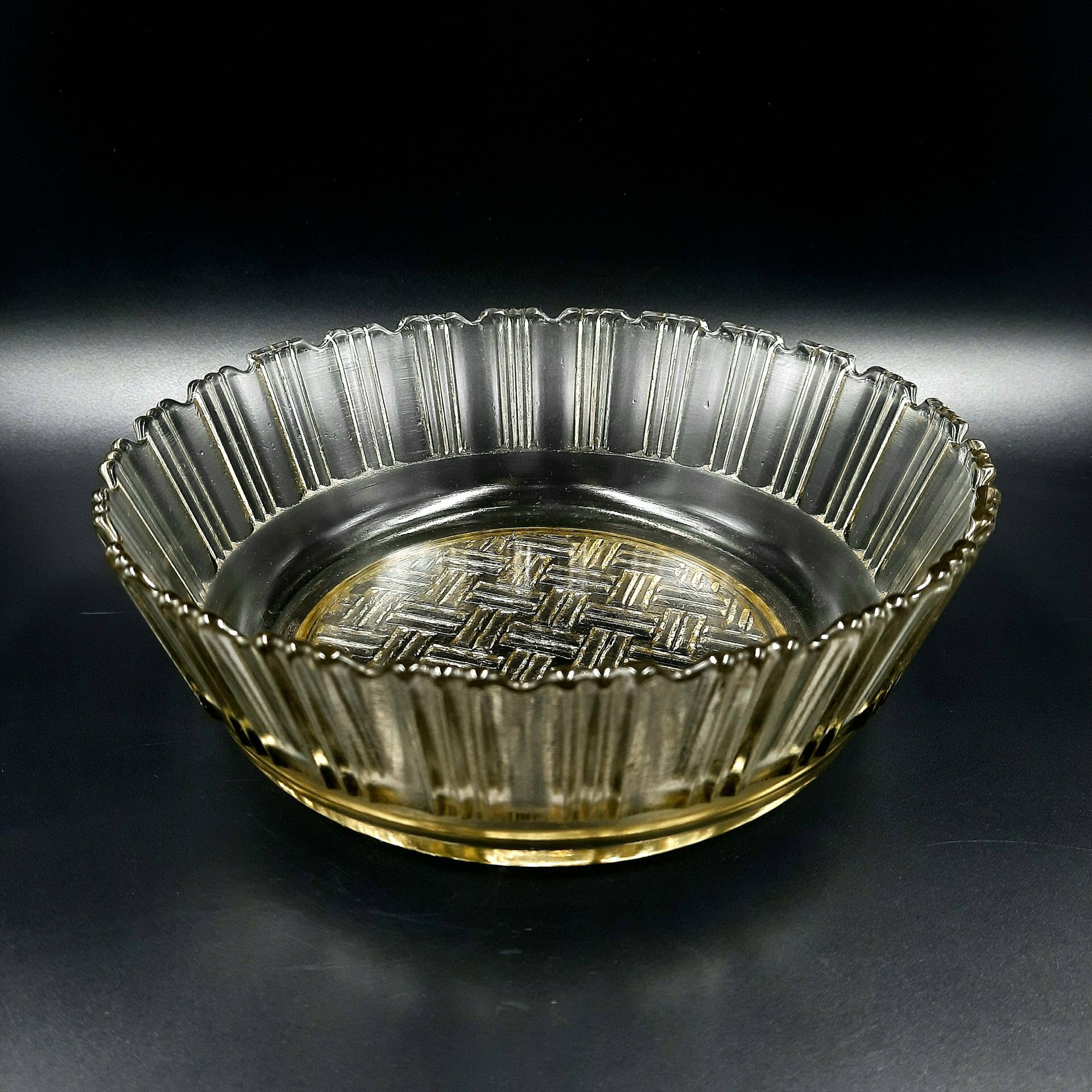 Салатник с геометрическим декором, стекло, СССР, 1960-1990 гг.